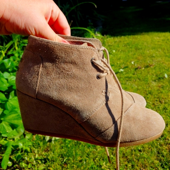 Toms | Shoes | Toms Desert Suede Tan Beige Lace Up Wedge Boots Booties ...